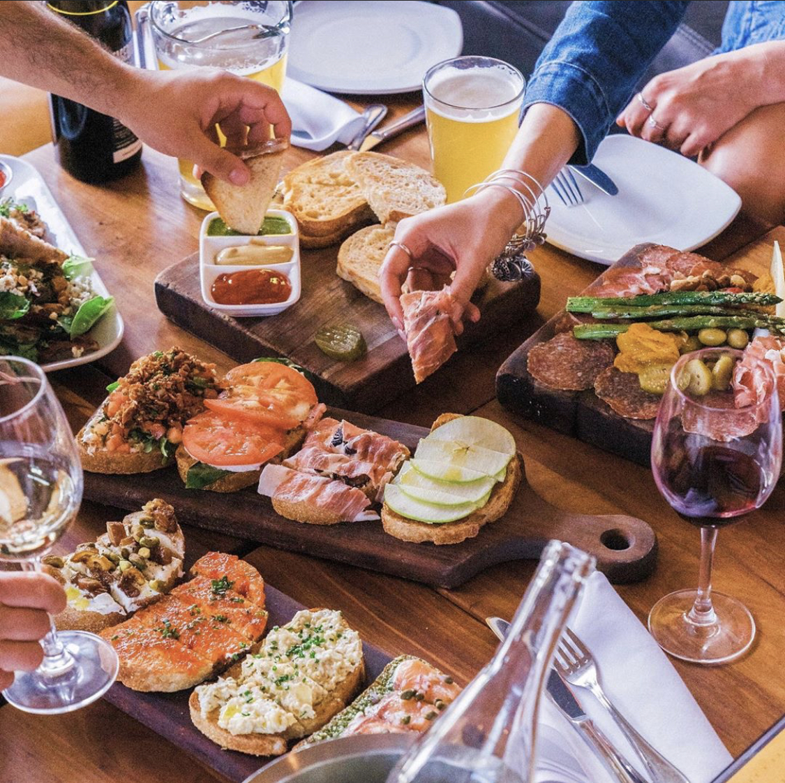 Top 5 Happy Hour Spots in Montrose Houston | UNATION