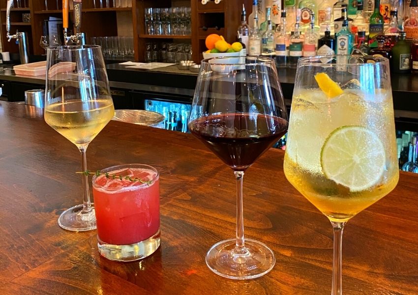 10+ Places for the Best Happy Hour Jacksonville FL | UNATION