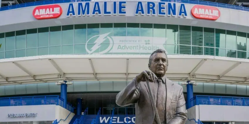 Fan’s Guide to Tampa Bay Lightning: Tickets, 5+ Tips & More